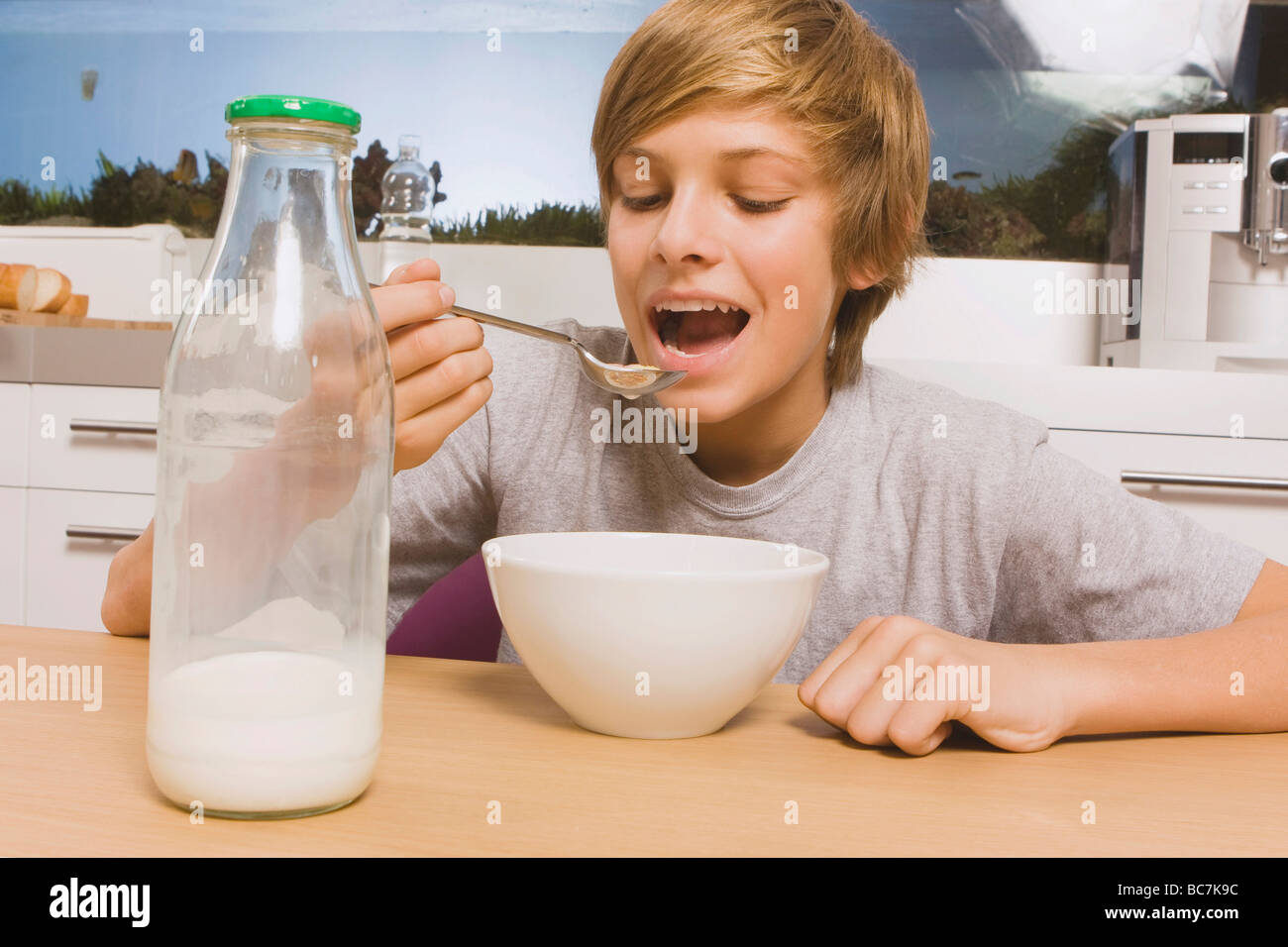 Teenage boy (13-14) having breakfast, portrait Stock Photo - Alamy
