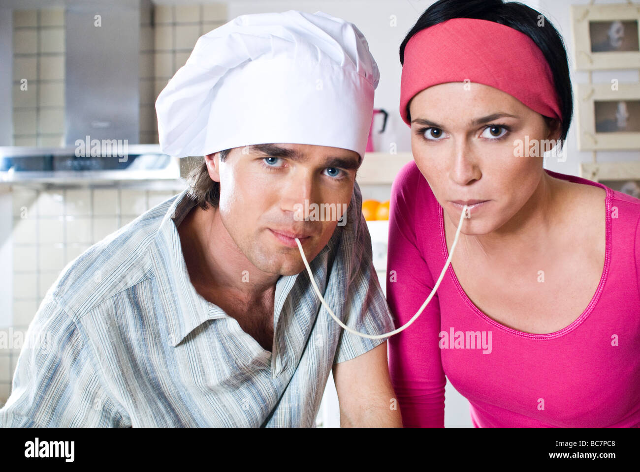 couple eating spaghetti Stock Photo - Alamy