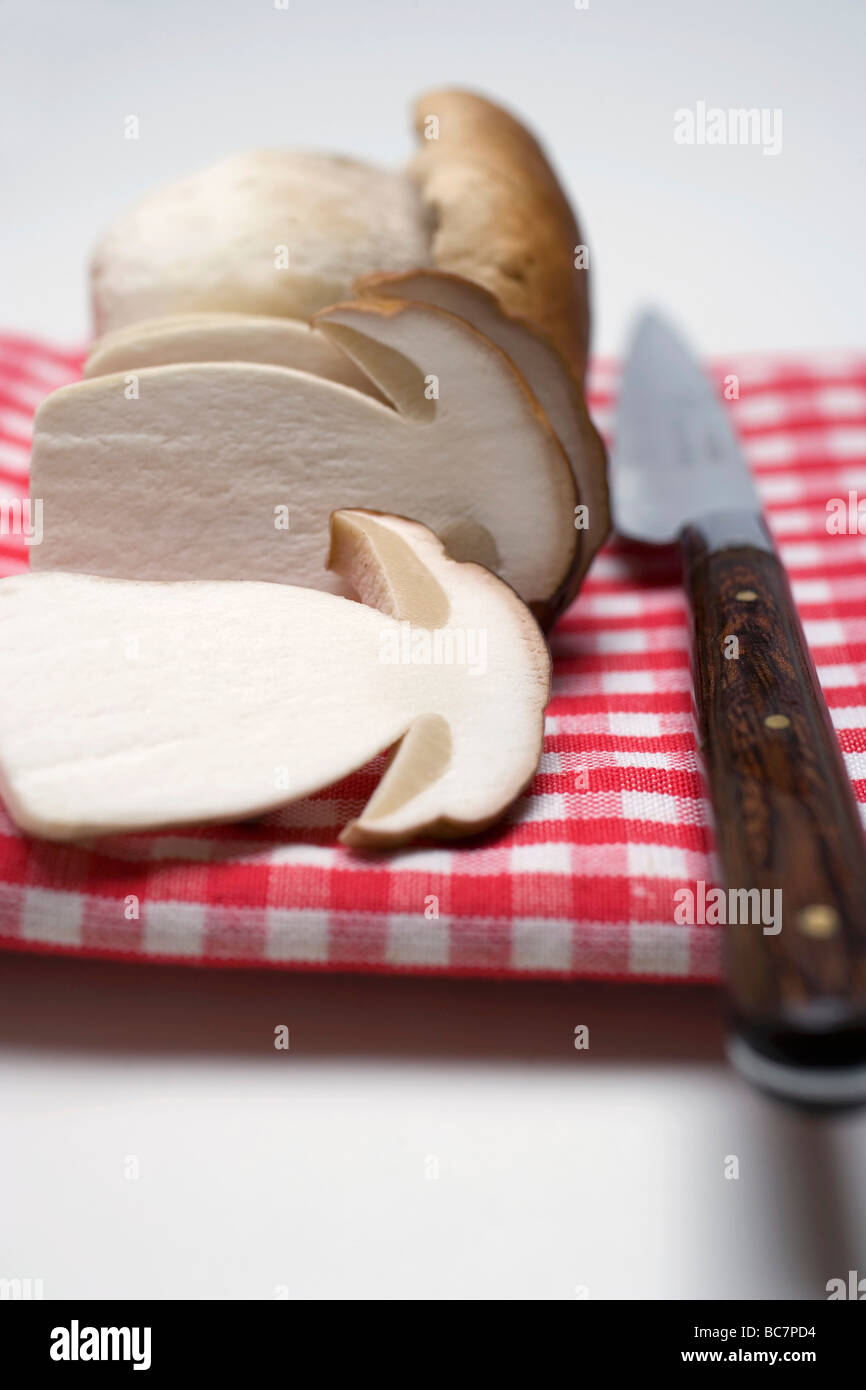 Whole cep, sliced cep and knife Stock Photo - Alamy