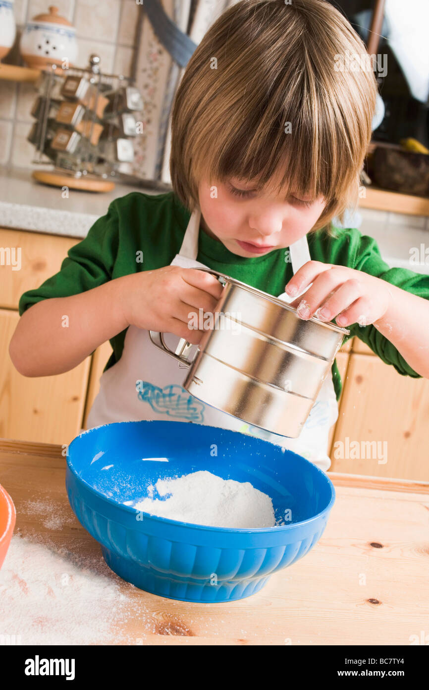 Sieving Grain Stock Photos & Sieving Grain Stock Images - Alamy