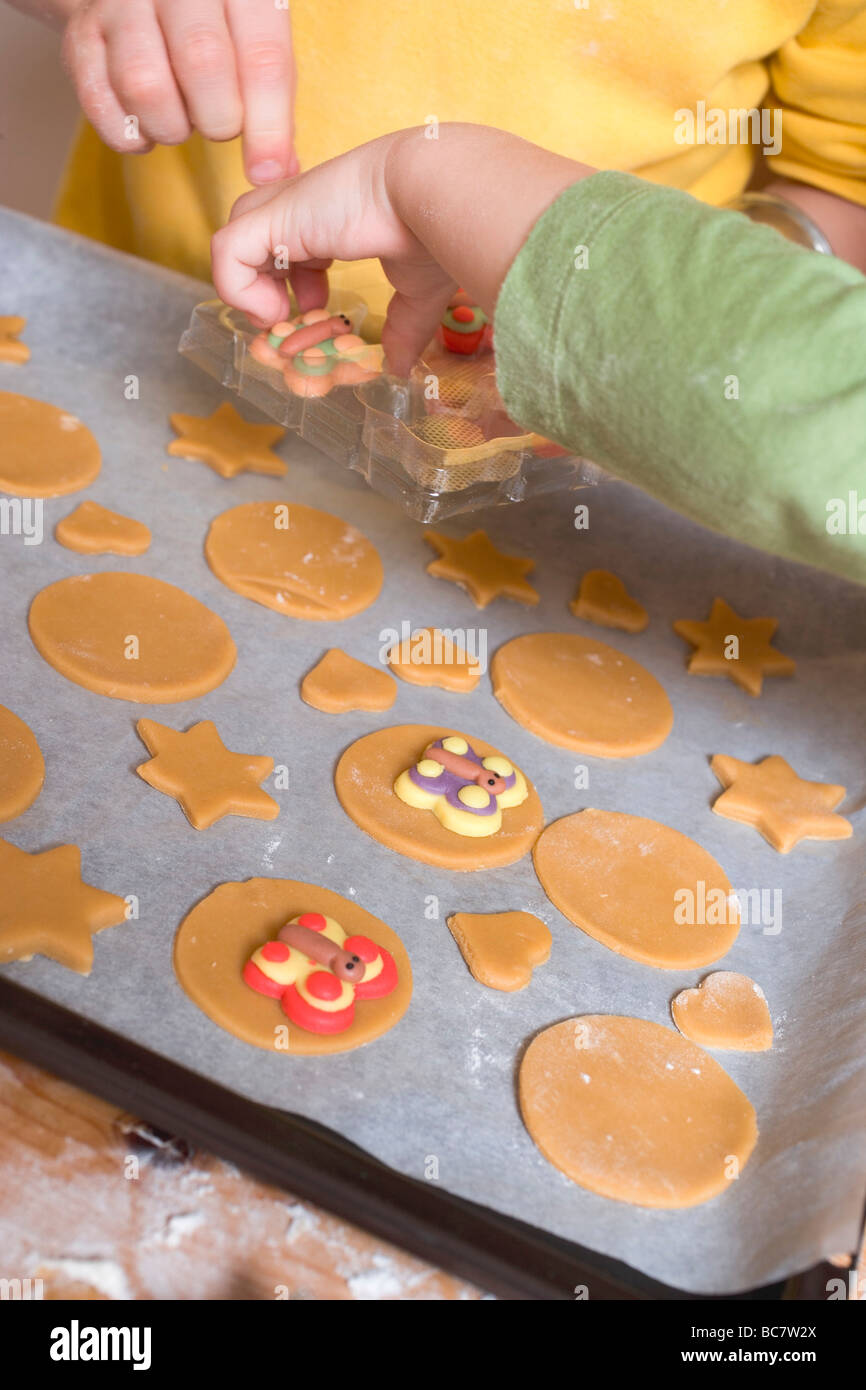 Children decorating biscuits Stock Photo - Alamy