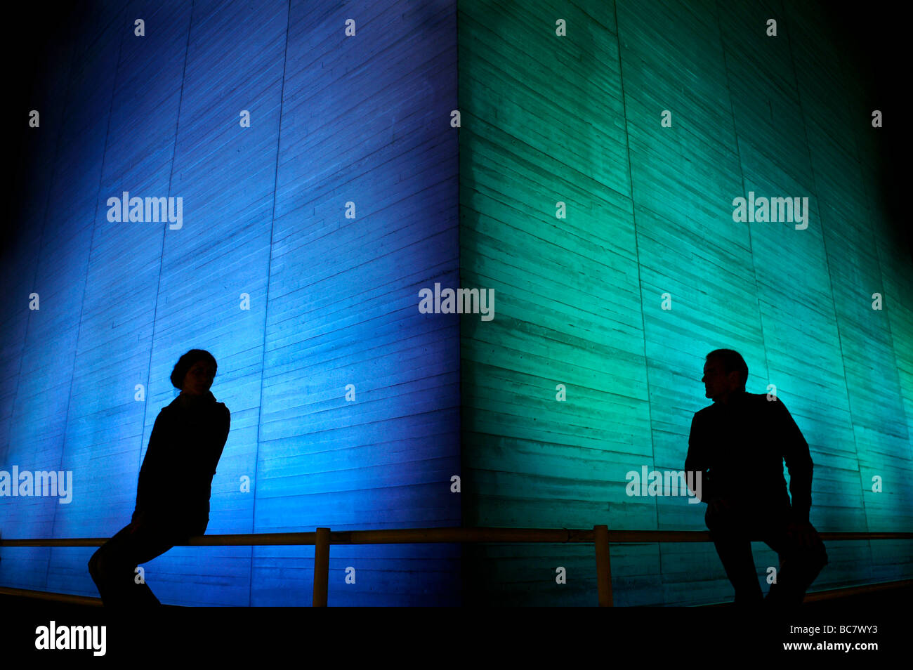 London couple silhouette hi-res stock photography and images - Alamy