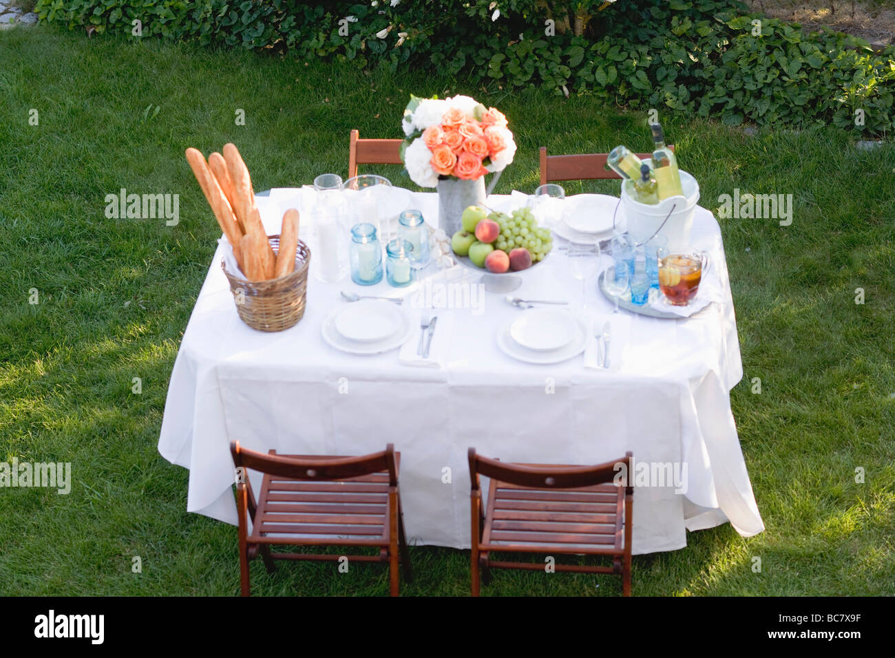 Birds eye view garden furniture hi-res stock photography and images - Alamy