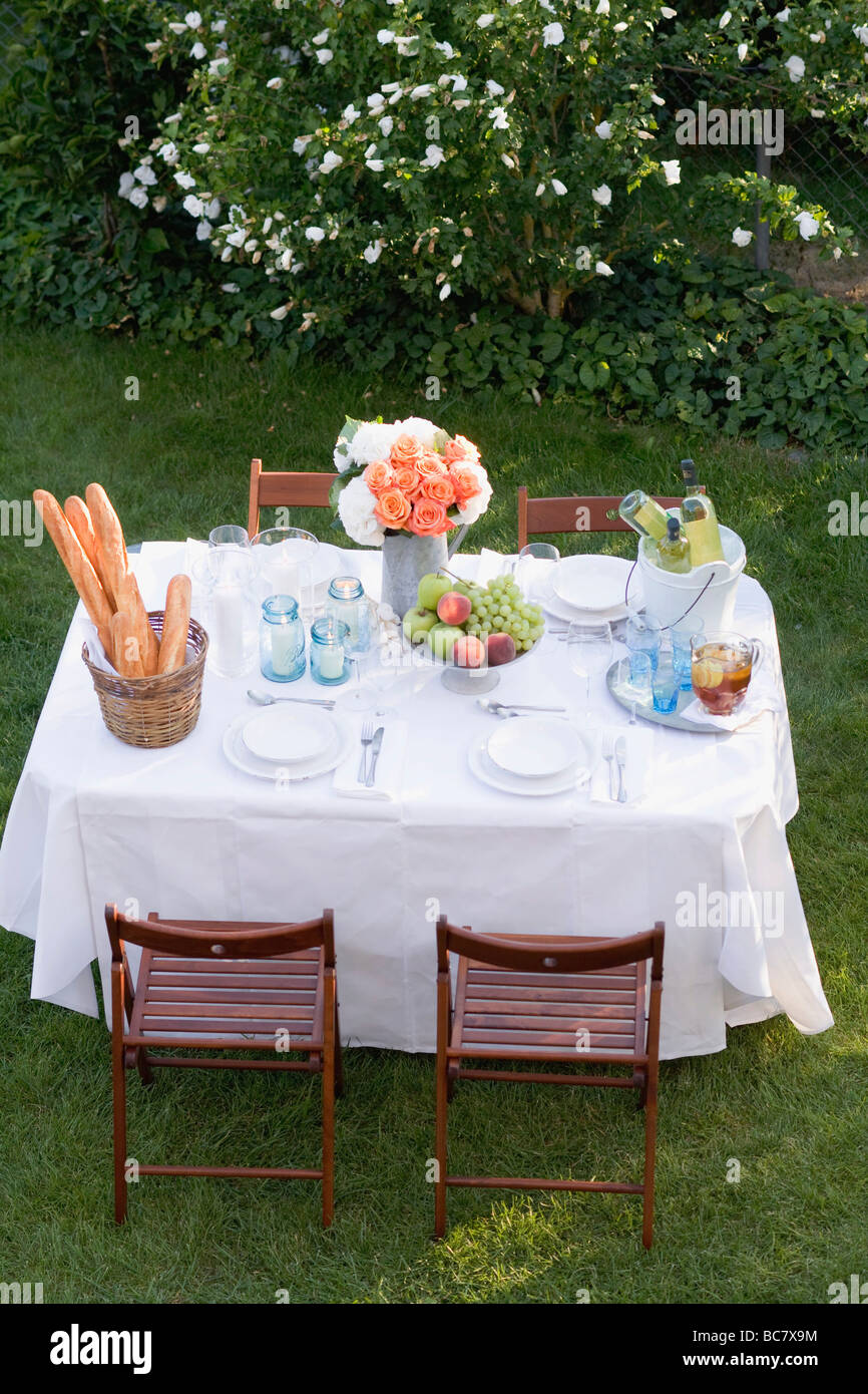 Birds eye view garden furniture hi-res stock photography and images - Alamy