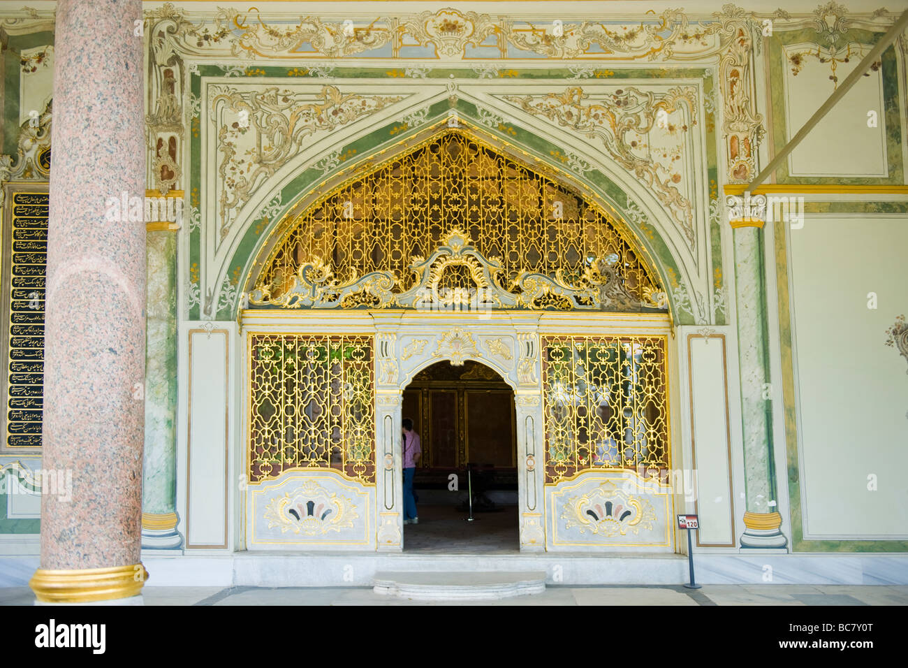 Topkapi jewellery hi-res stock photography and images - Alamy