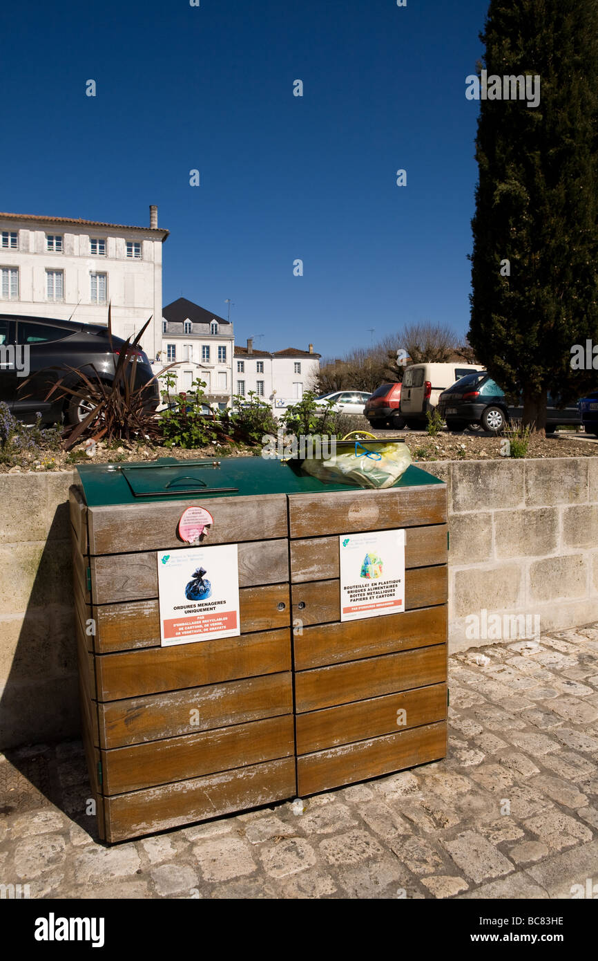 French rubbish bins france hi-res stock photography and images - Alamy