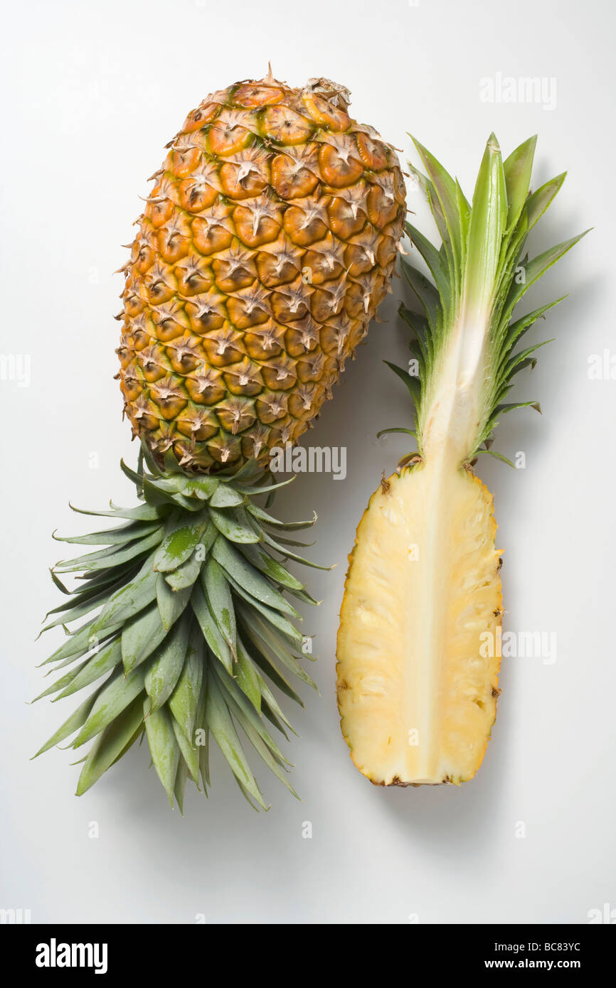 Pineapple sliced complete hi-res stock photography and images - Alamy
