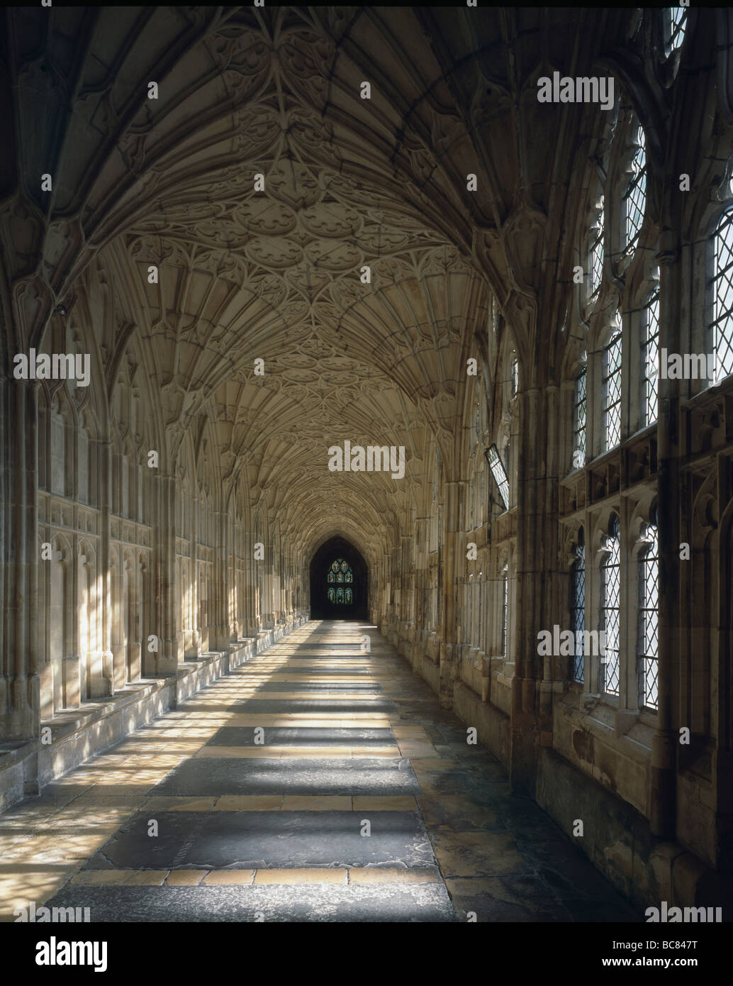 Early english gothic cloisters hi-res stock photography and images - Alamy