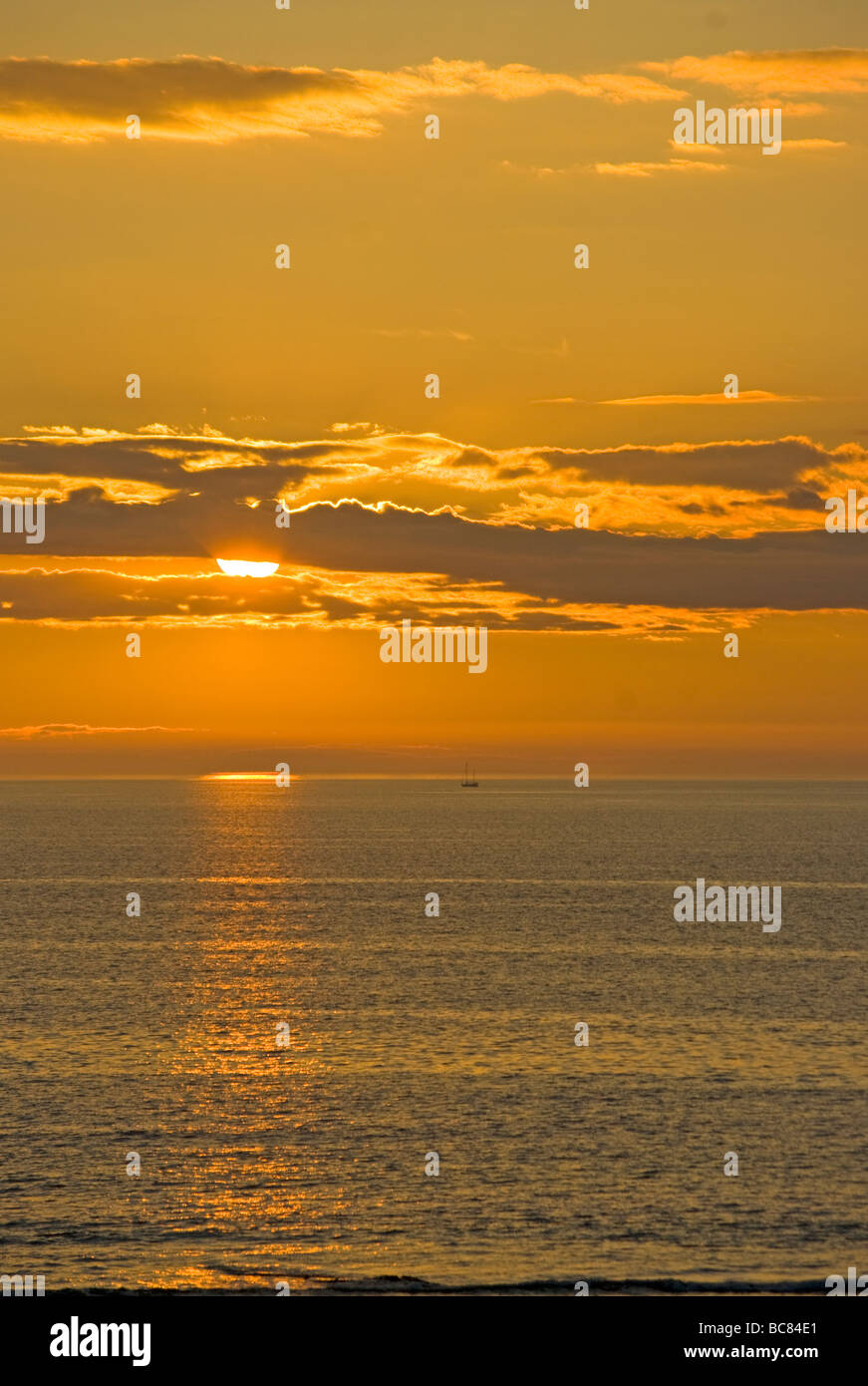 Sun setting over north hi-res stock photography and images - Alamy