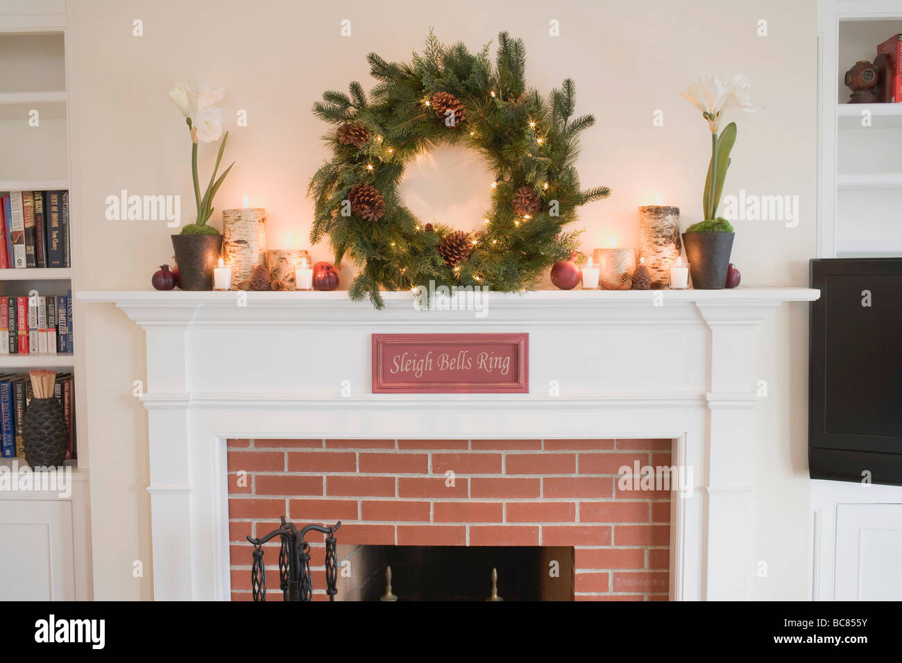Mantelpiece decorated hi-res stock photography and images - Alamy