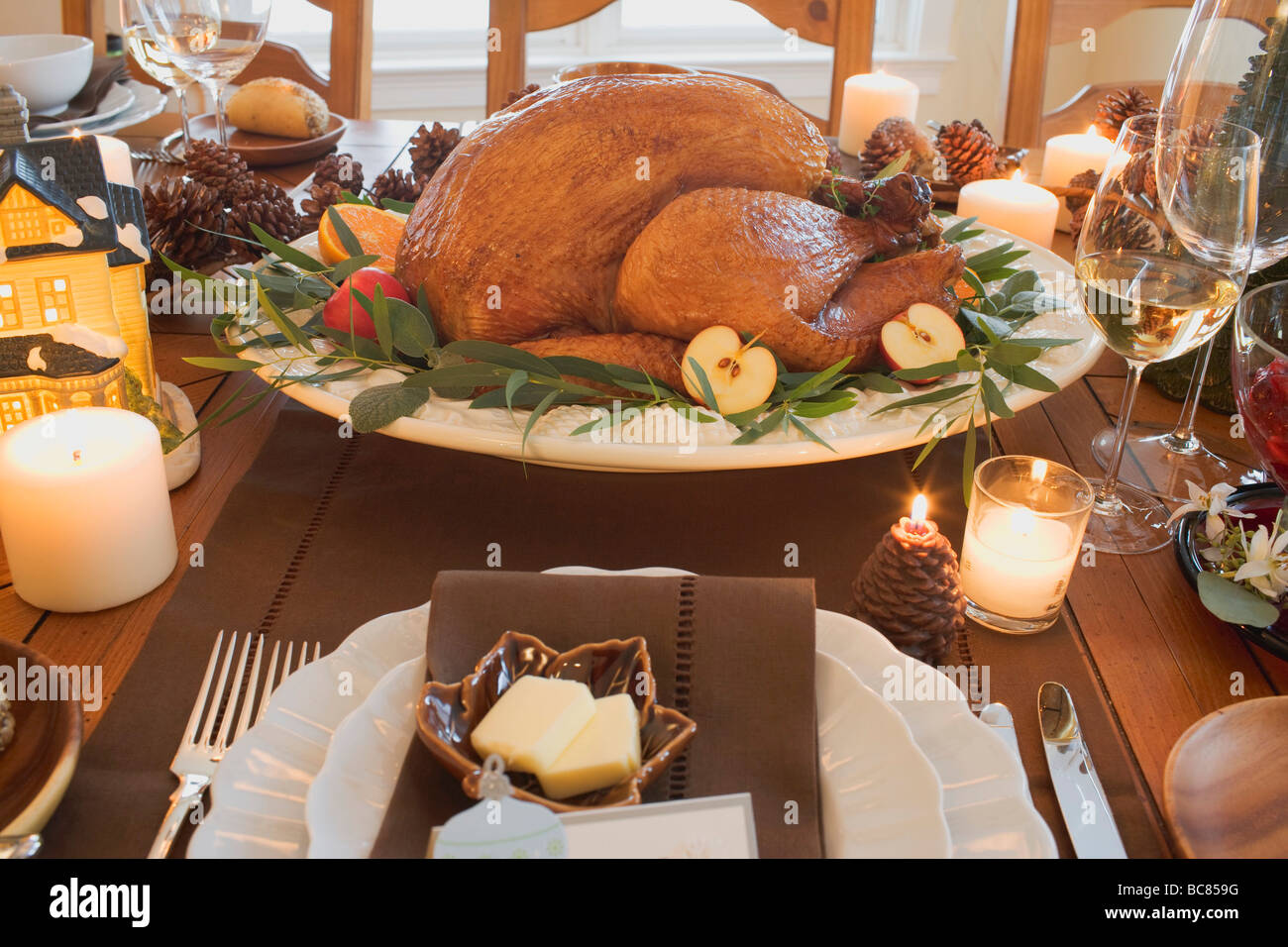Roast turkey on Christmas table (USA Stock Photo - Alamy