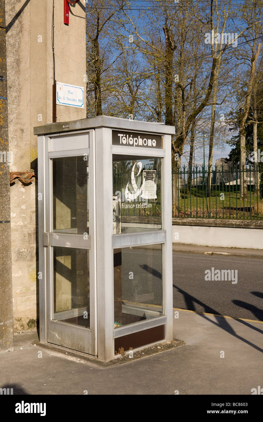 Telephone Box Beauvais Sur Matha Piotou Charente France Stock Photo - Alamy