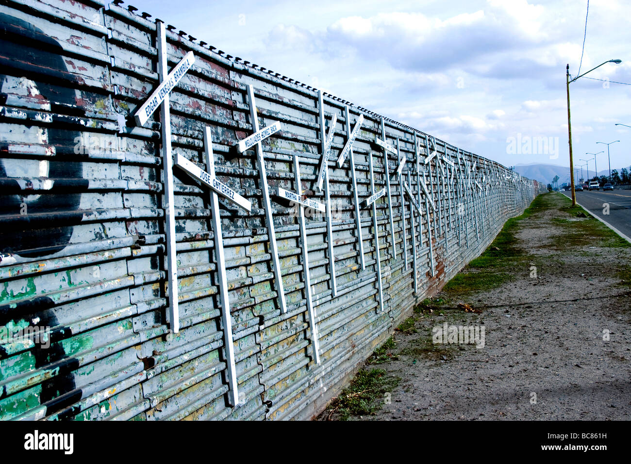 USA-Mexico Border Memorial, Tijuana, Mexico 2008 Stock Photo - Alamy