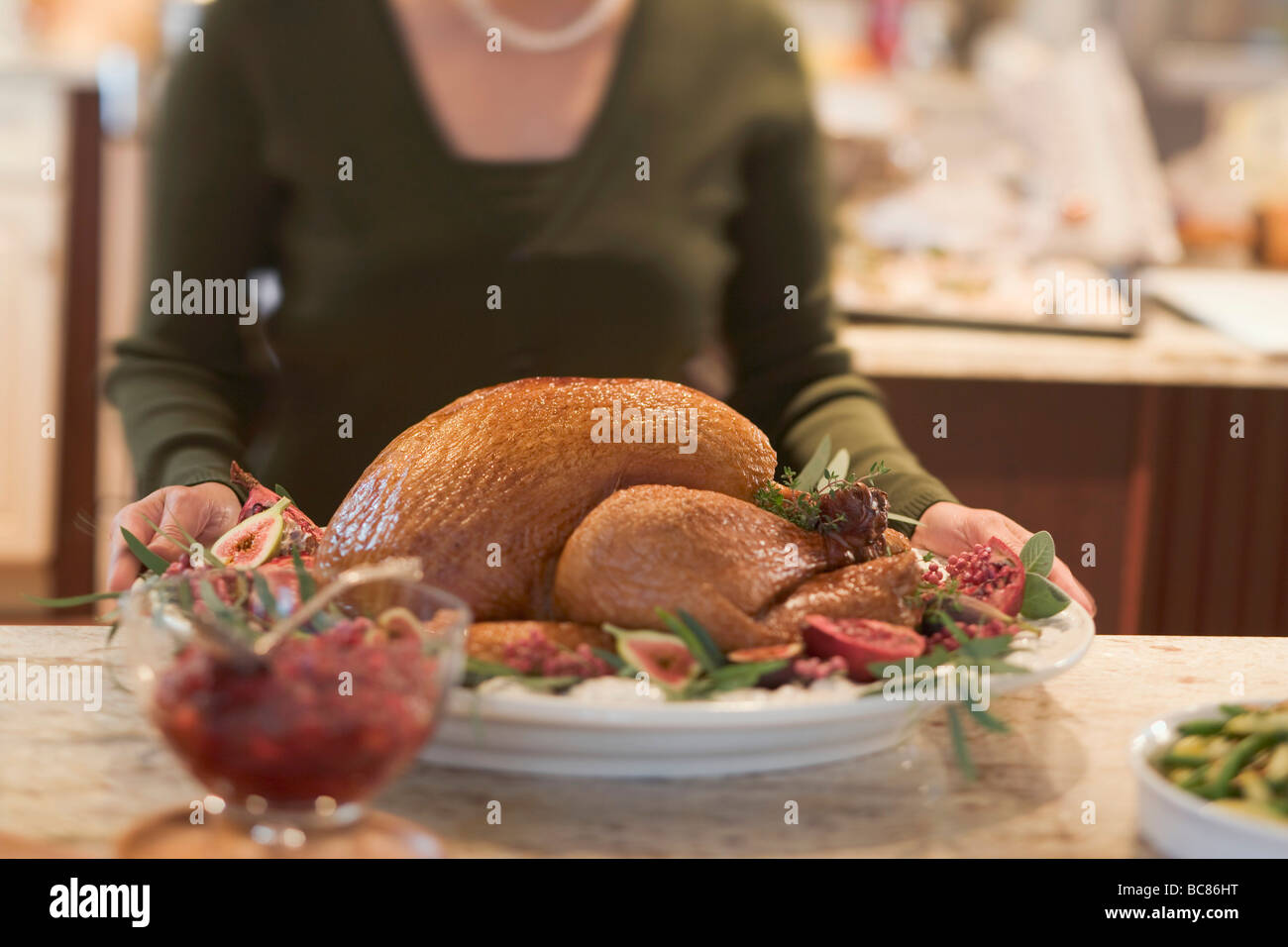 Woman holding platter roast turkey hi-res stock photography and images ...