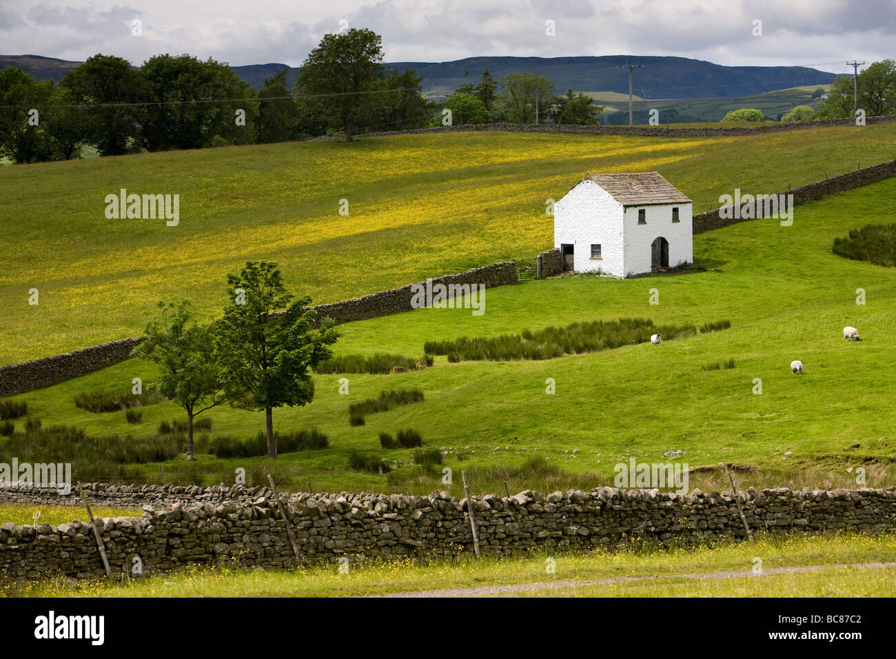 Field barns hi-res stock photography and images - Alamy