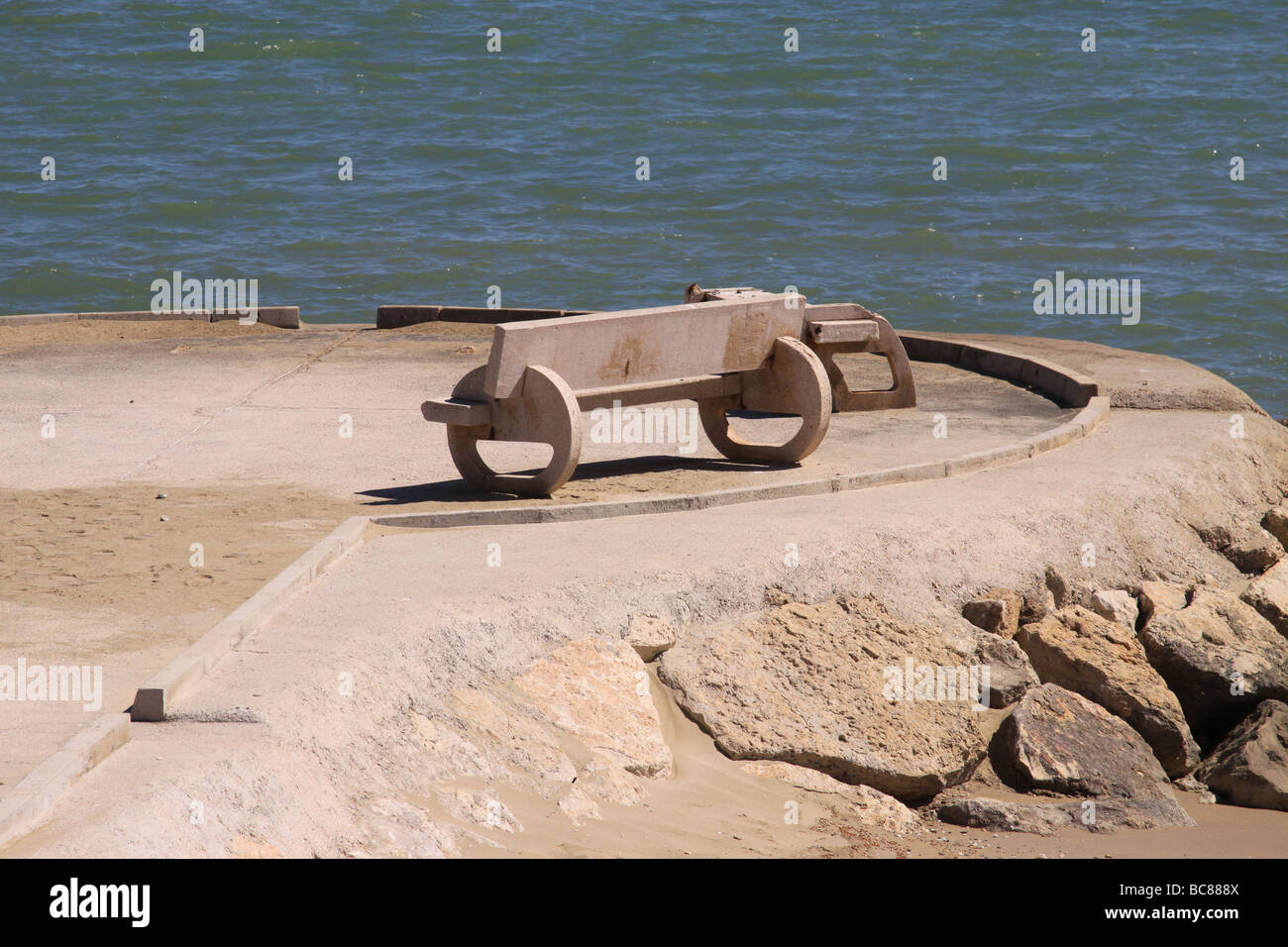 Bench seat concrete hi-res stock photography and images - Alamy