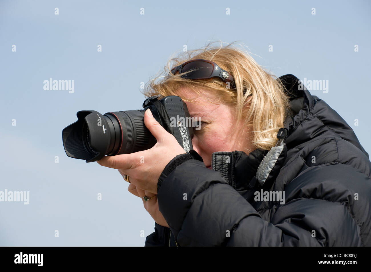 Girl with nikon camera hi-res stock photography and images - Alamy