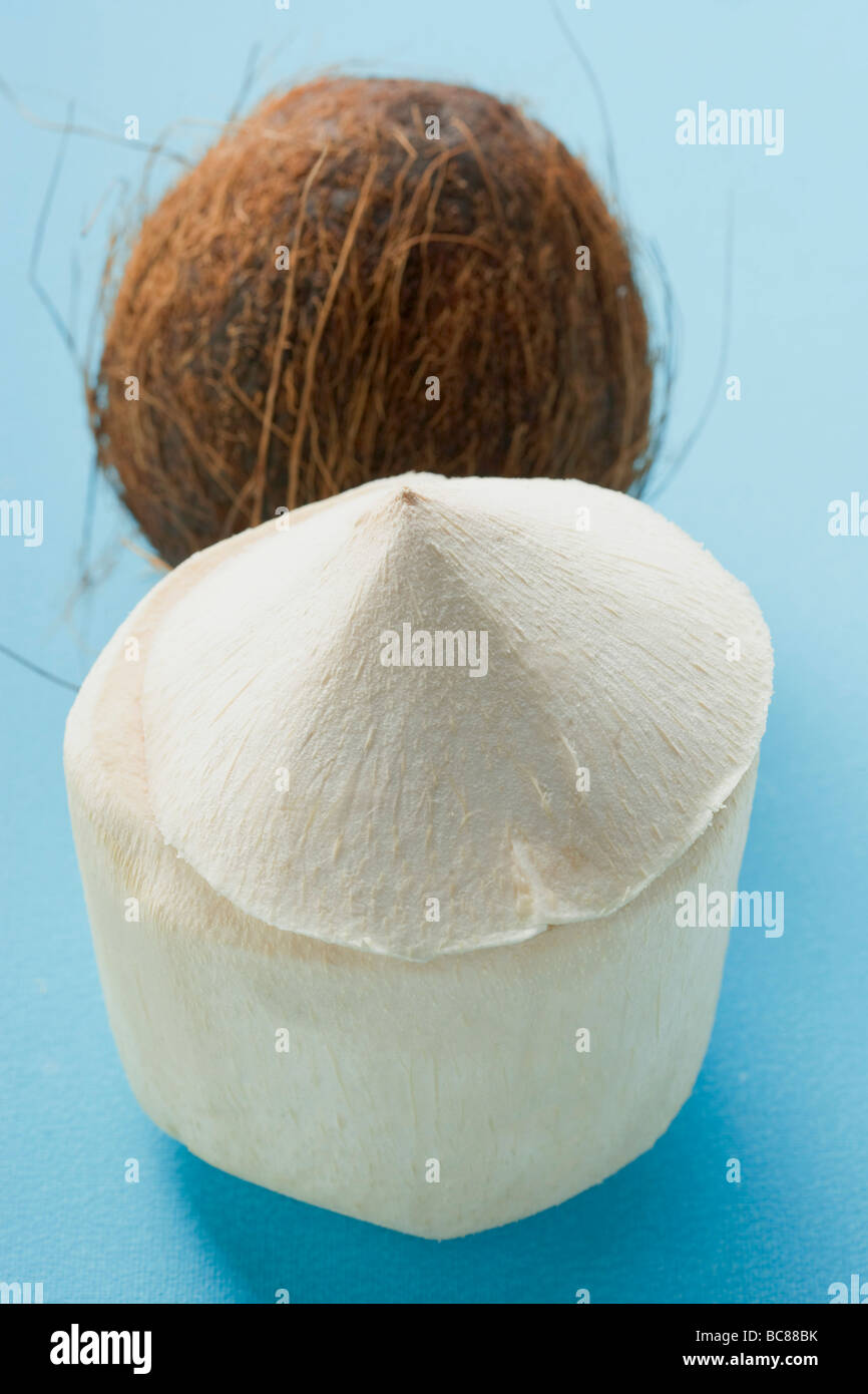Coconuts, shelled and unshelled Stock Photo - Alamy