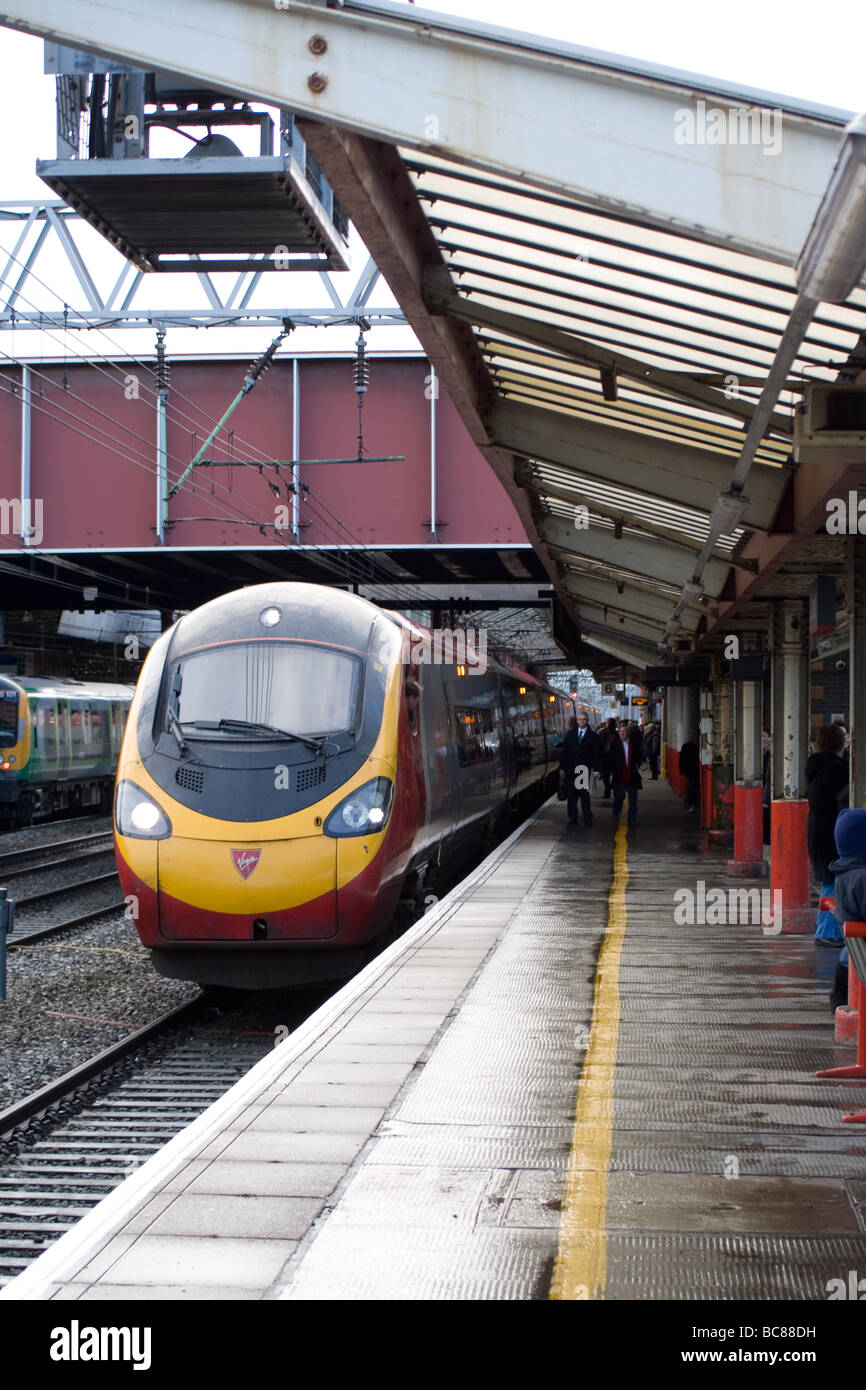 Class 390 Pendolino at Crewe Station 23rd January 2009 Stock Photo - Alamy
