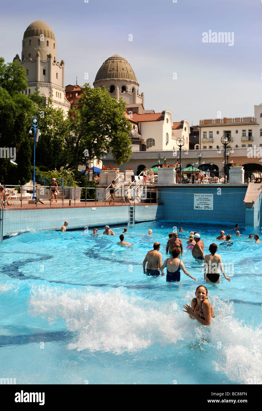 Outdoor lido pools hi-res stock photography and images - Alamy