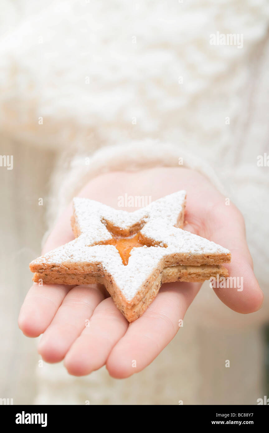 Hand holding jam biscuit Stock Photo - Alamy