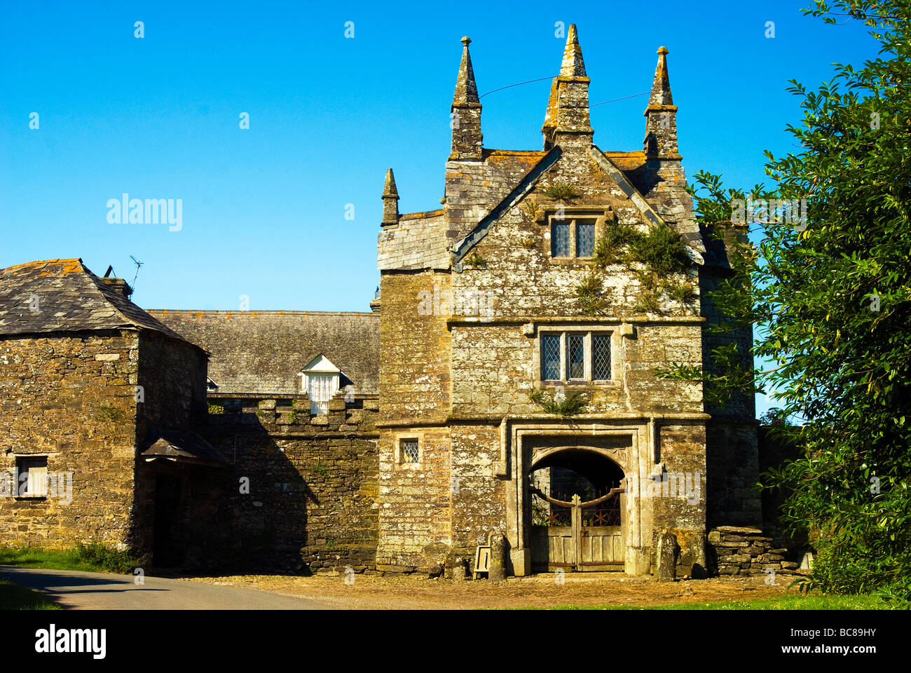 Manor gatehouse hi-res stock photography and images - Alamy