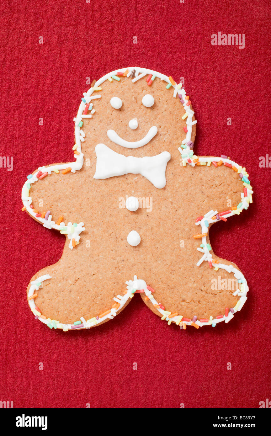 Gingerbread man with coloured sprinkles Stock Photo - Alamy