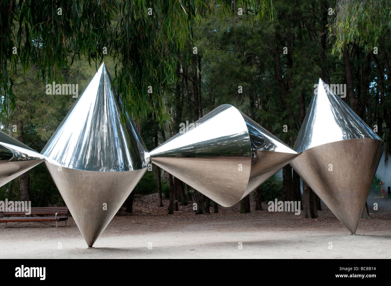 National Gallery Sculpture Garden, Cones by Bert Flugelman, Canberra ...