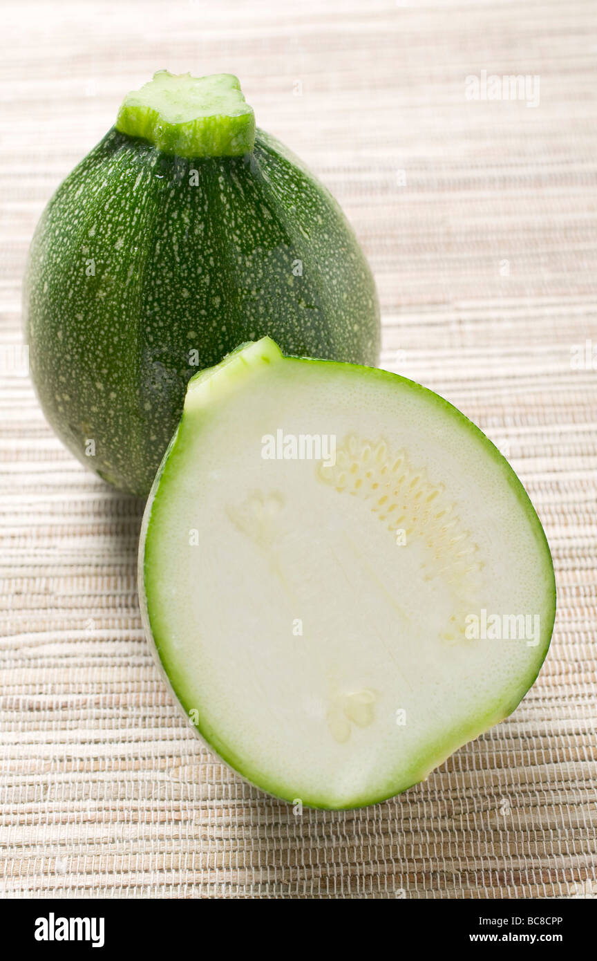 Round courgettes, whole and halved Stock Photo - Alamy