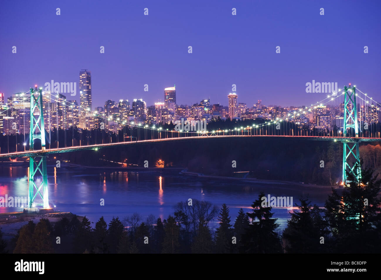 Night view burrard bridge hi-res stock photography and images - Alamy