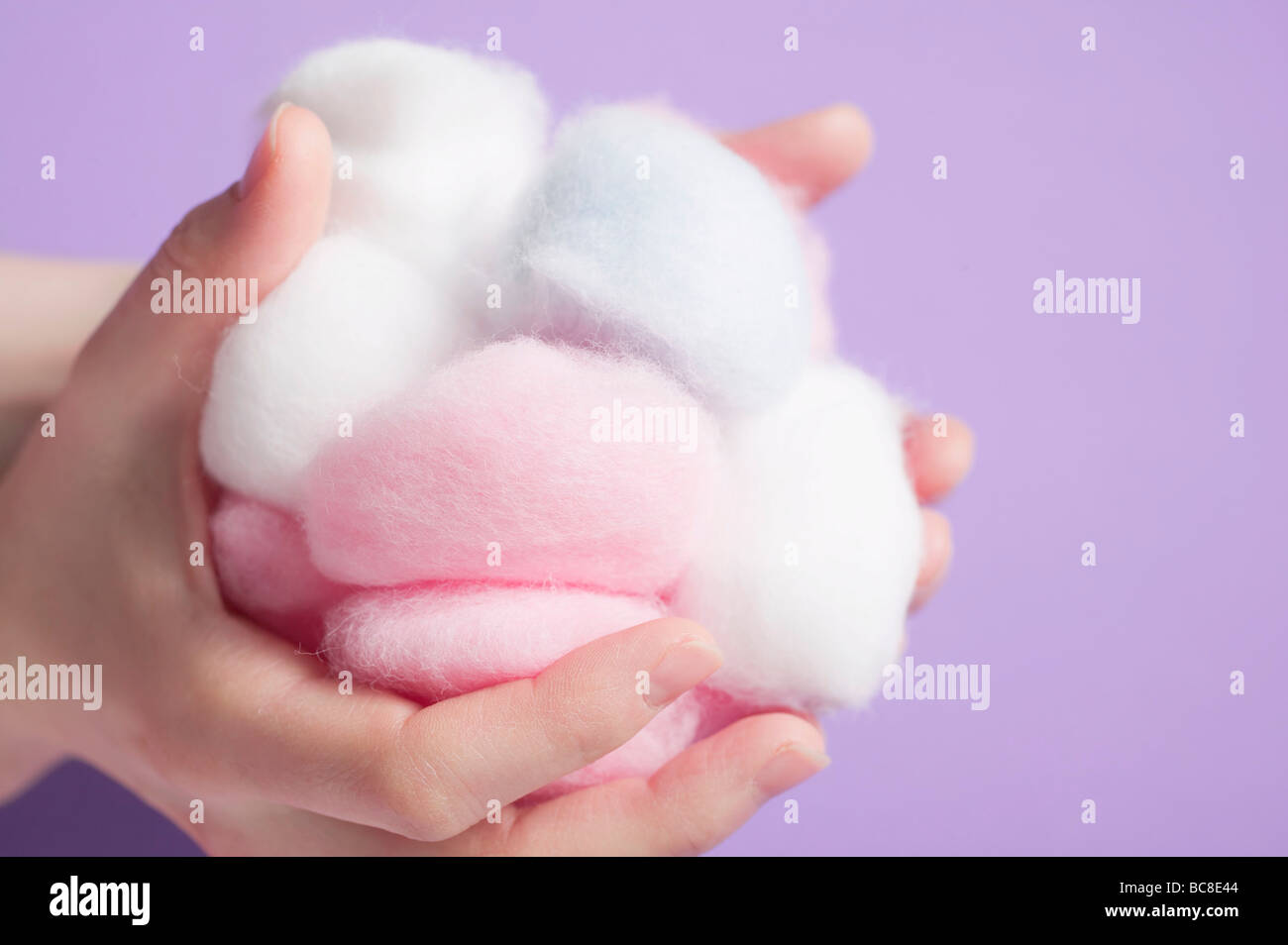 Cotton balls holding hi-res stock photography and images - Alamy