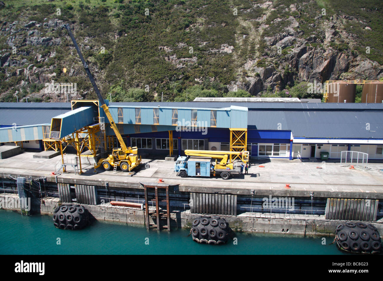 Gantry crane in harbour hi-res stock photography and images - Alamy