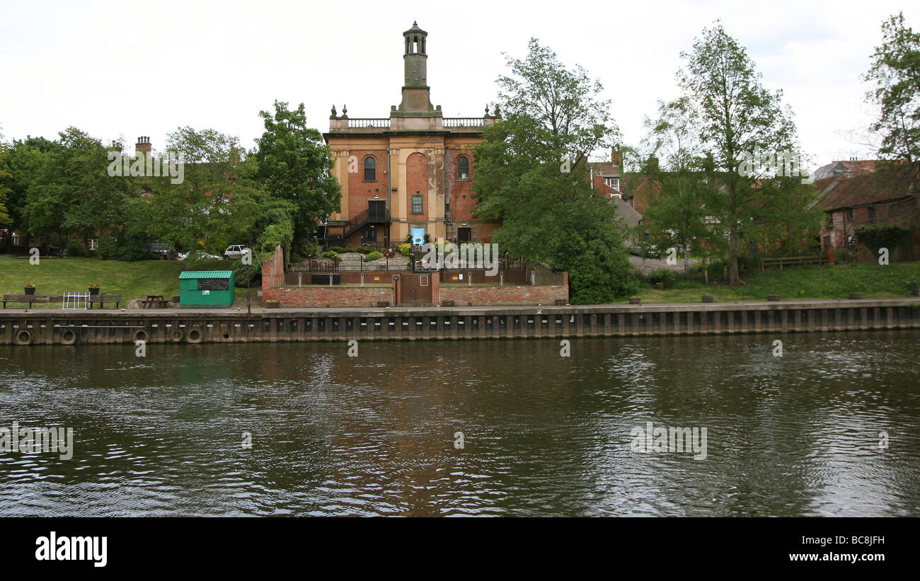 Trent lock public house hi-res stock photography and images - Alamy
