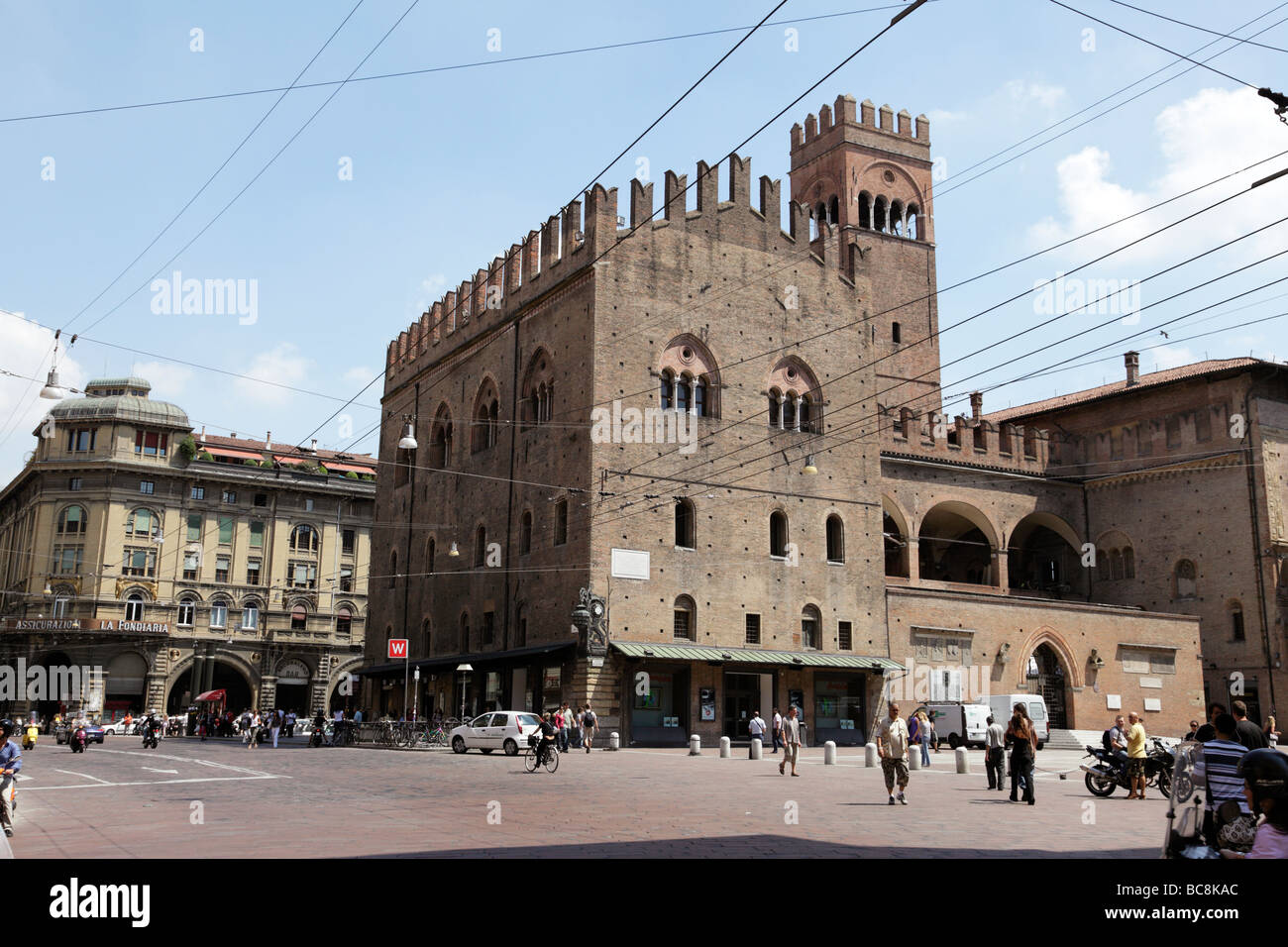 piazza del nettuno and palazzo re enzo viewed from via ugo bassi ...