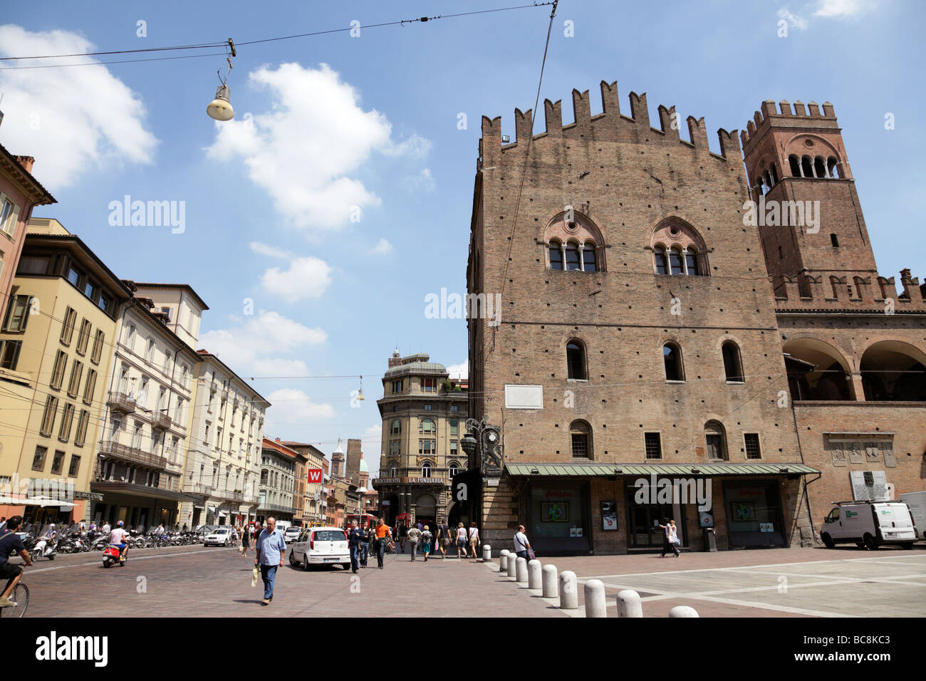 piazza del nettuno and palazzo re enzo viewed from via ugo bassi ...