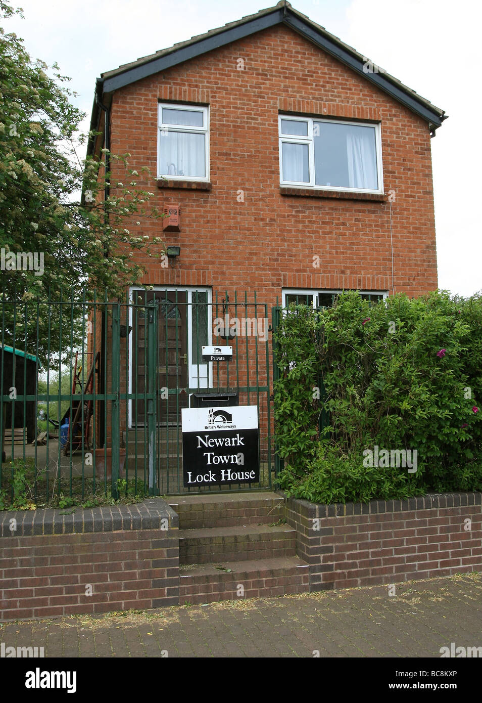 Trent lock public house hi-res stock photography and images - Alamy