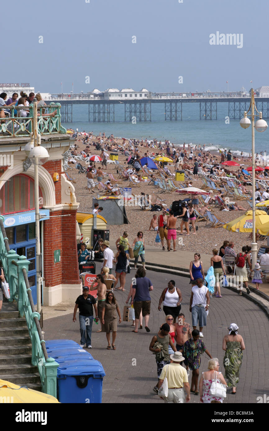 Crowded beach brighton east sussex hi-res stock photography and images ...