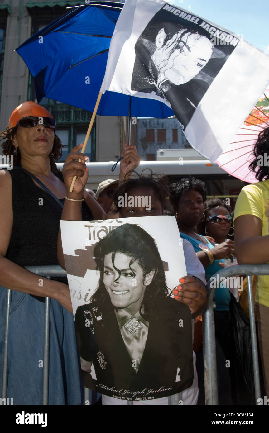 Thousands of Michael Jackson fans gather outside the Apollo Theater in ...