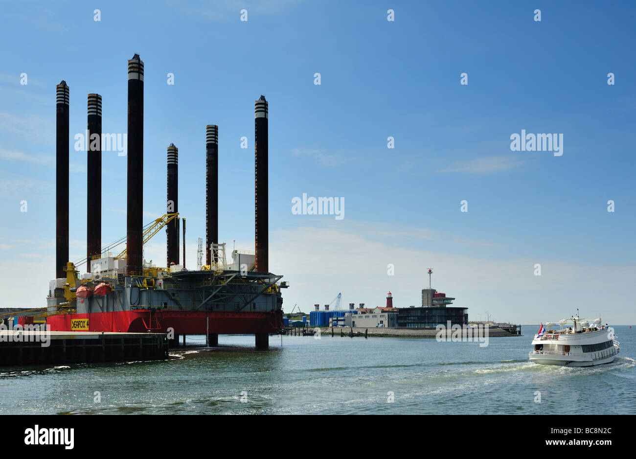 oil platform in the harbor of IJmuiden The Netherlands Stock Photo - Alamy
