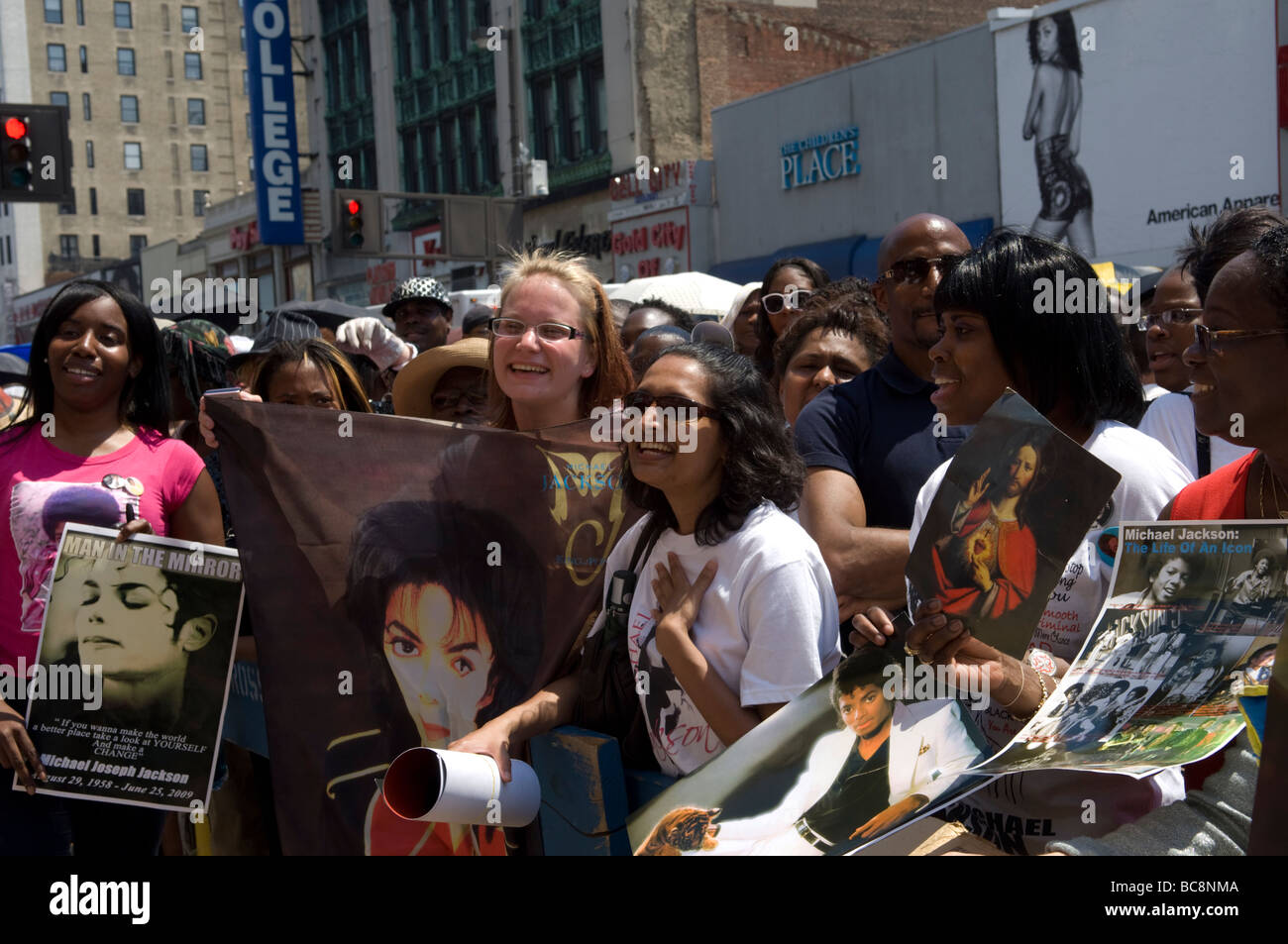 Thousands of Michael Jackson fans gather outside the Apollo Theater in ...