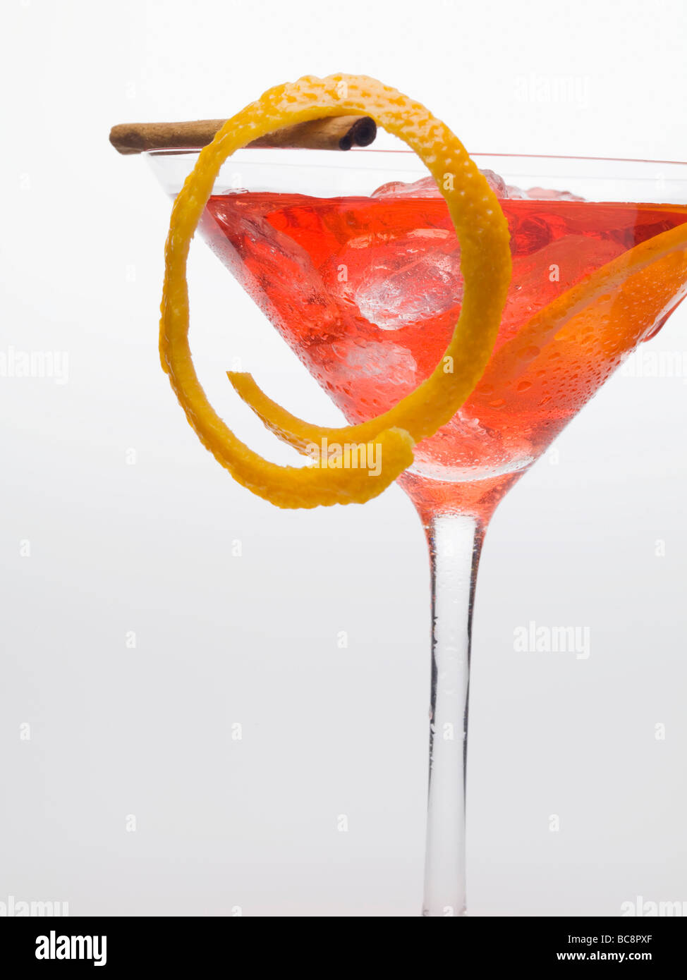 Cosmopolitan with lemon, cinnamon stick and ice cubes Stock Photo - Alamy