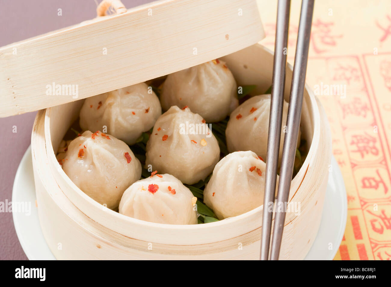 Bamboo dim sum basket hi-res stock photography and images - Alamy