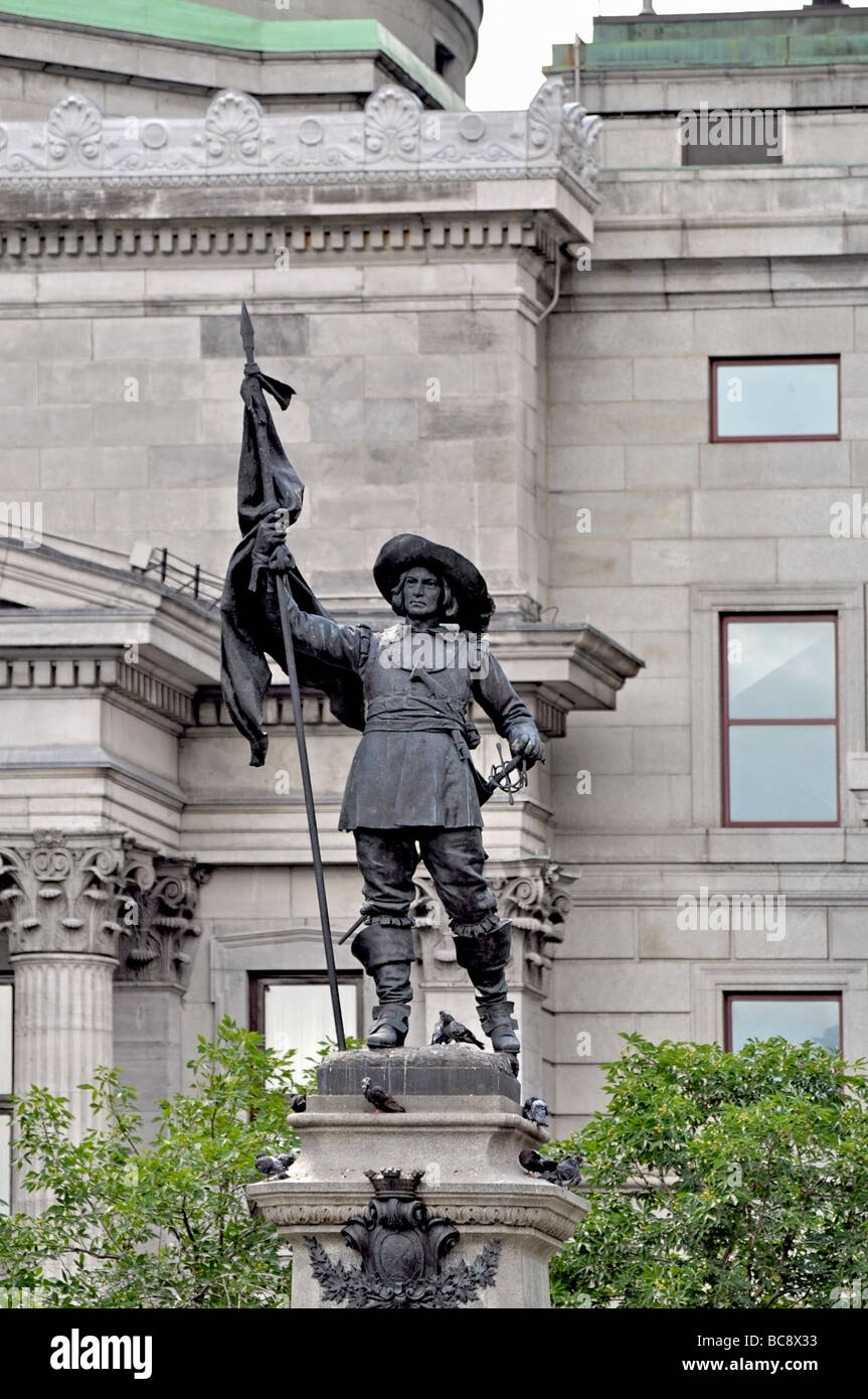 Place d'armes montreal statue hi-res stock photography and images - Alamy