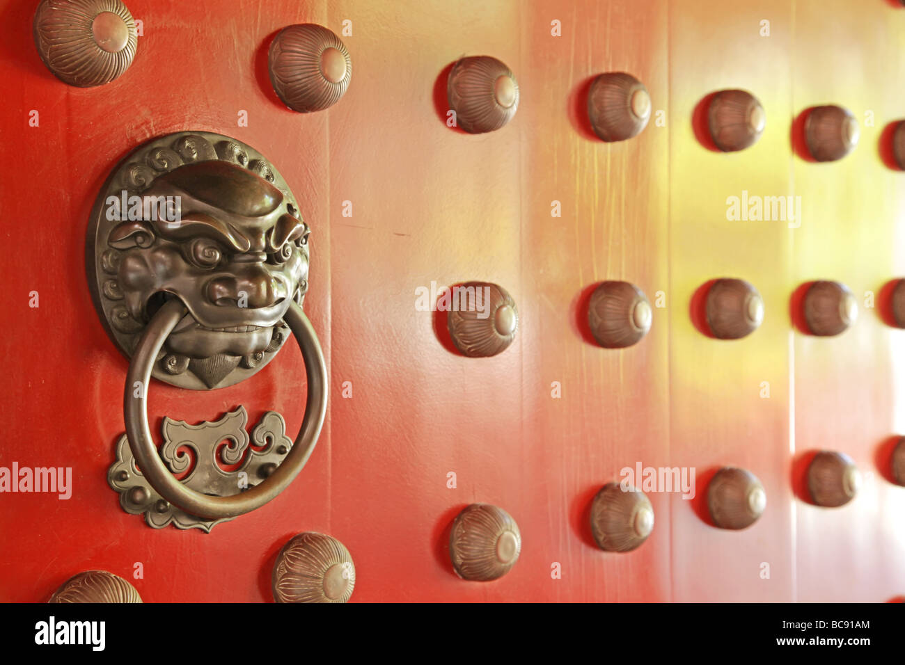 Feng shui dragon chinese temple hi-res stock photography and images - Alamy