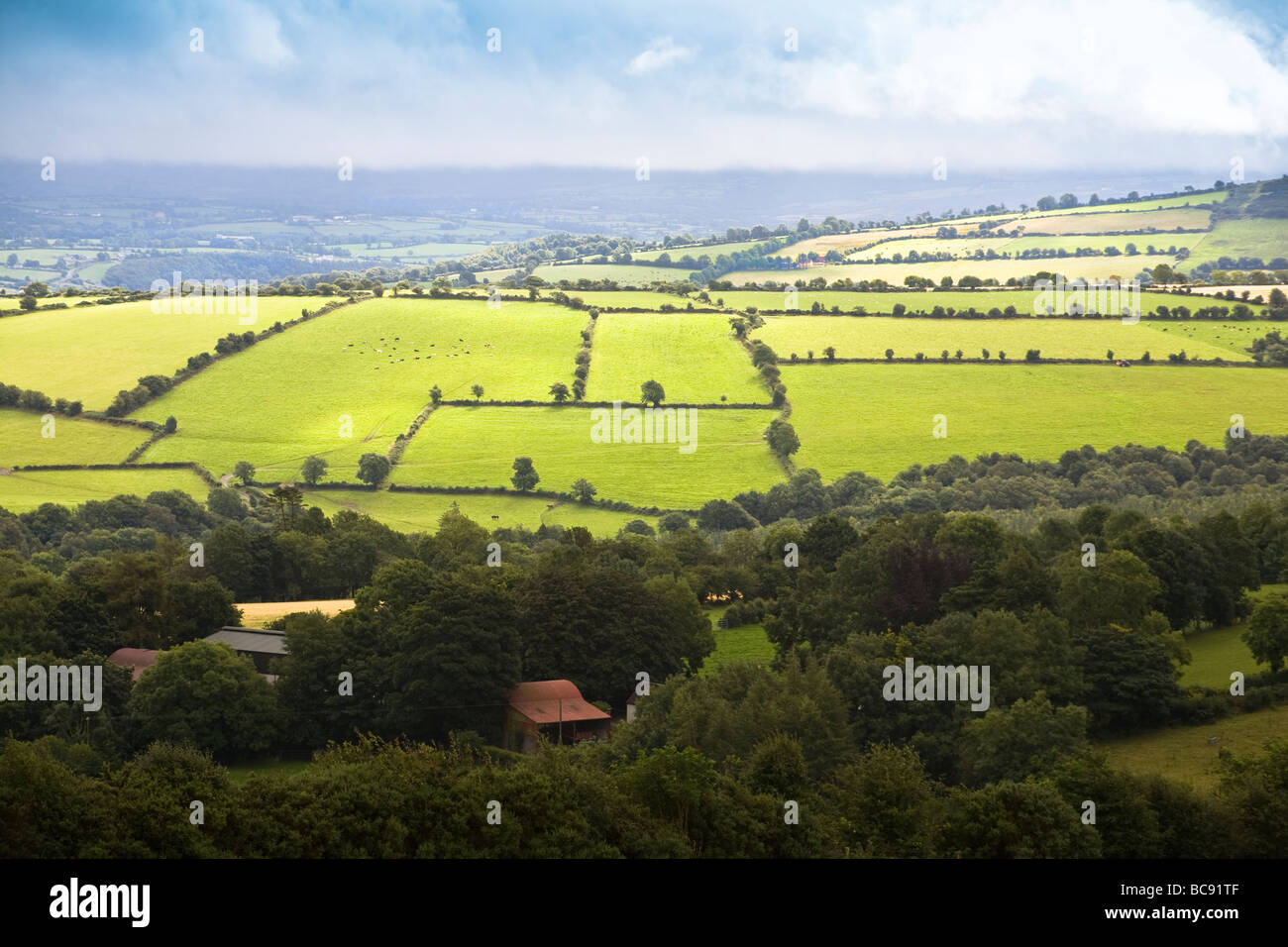 Patchwork fields hi-res stock photography and images - Alamy