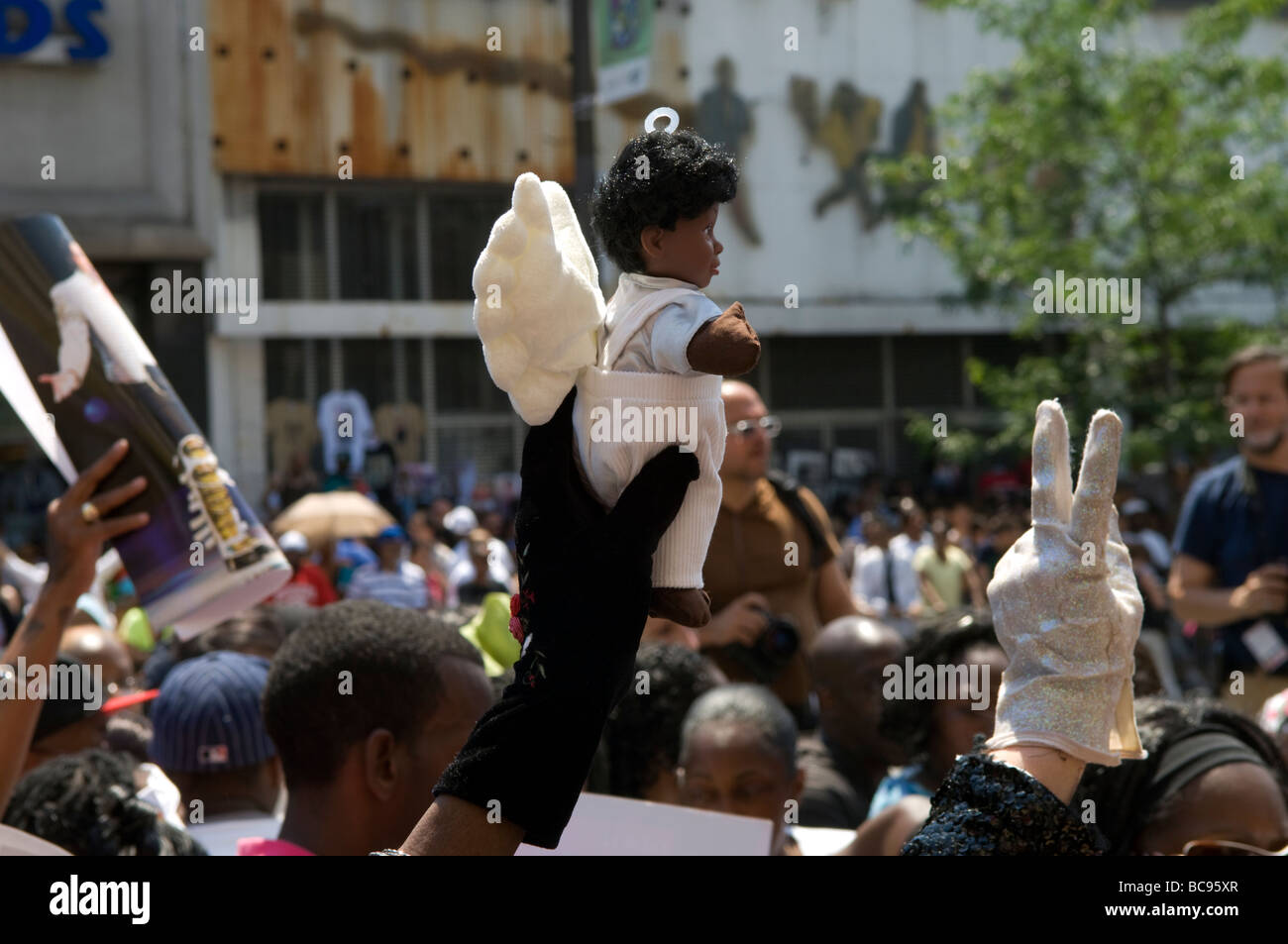 Thousands of Michael Jackson fans gather outside the Apollo Theater in ...