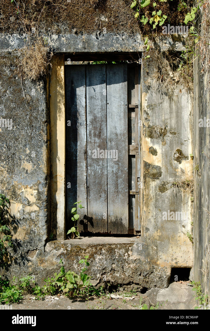 Old wooden door in a shabby house Stock Photo - Alamy