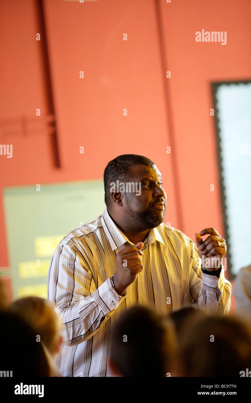 Children singing classroom hi-res stock photography and images - Alamy