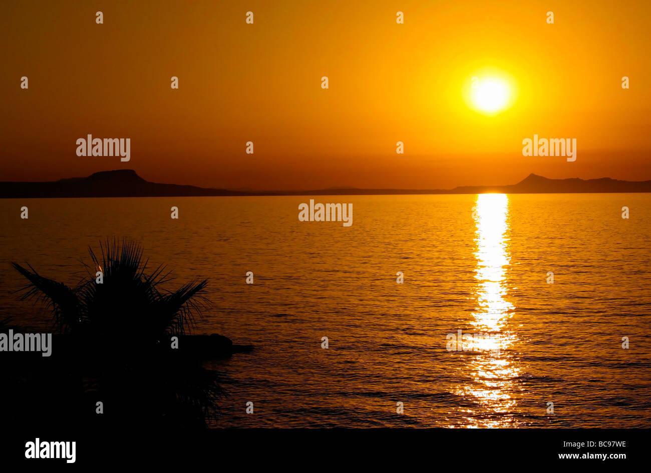 Sundown greek islands hi-res stock photography and images - Alamy