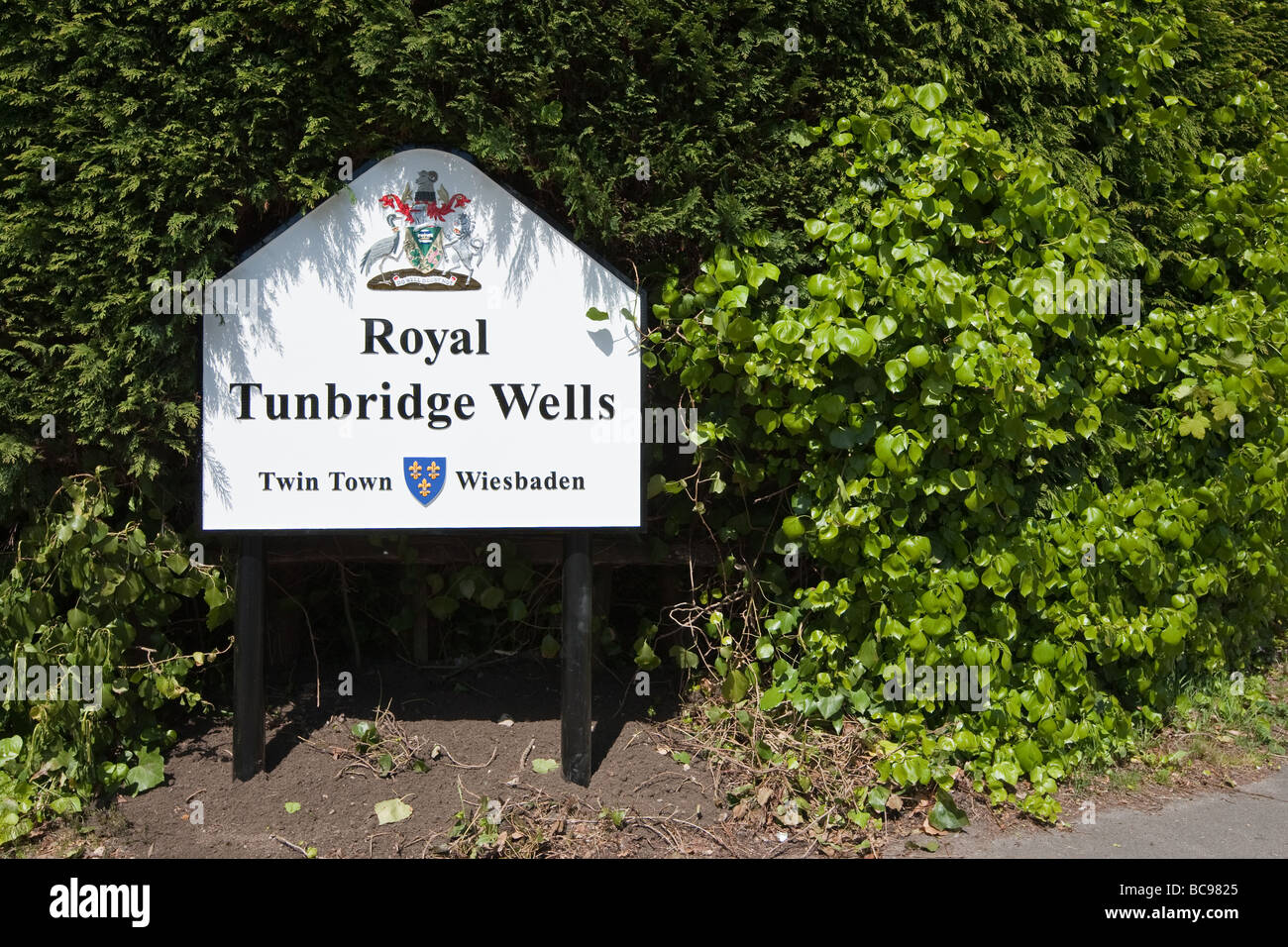 Royal Tunbridge Wells town entry sign Stock Photo - Alamy